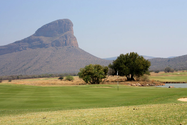 GolfTV: Harrington sá fyrsti til að para erfiðustu par-3 holu heims ...