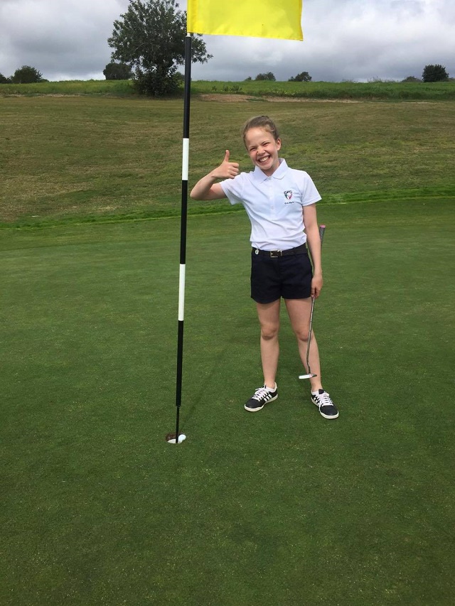 Eva María fór holu í höggi í æfingaferð GKG - Kylfingur