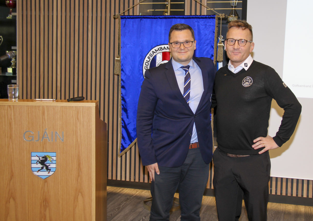 Helgi fékk gullmerki GSÍ - Kylfingur